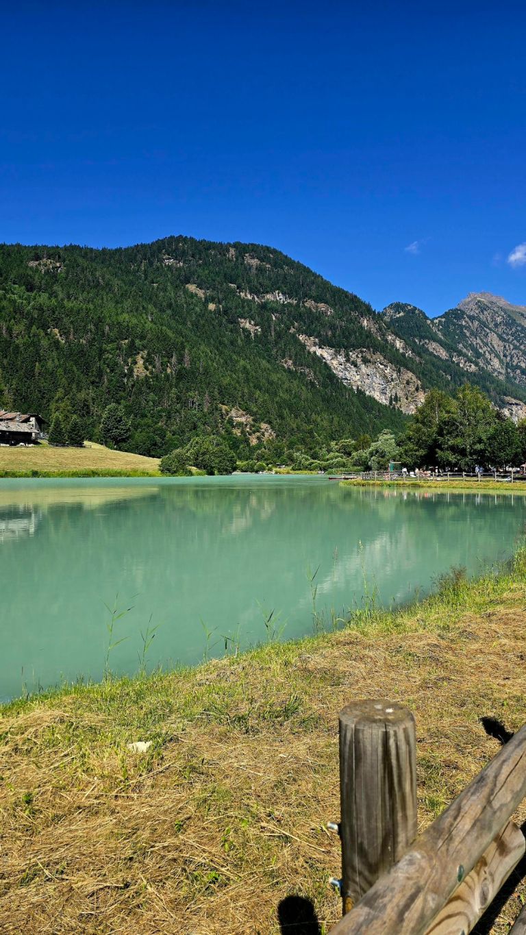 Scopri la magia del Lago Laux: natura e tranquillità a portata di mano ...